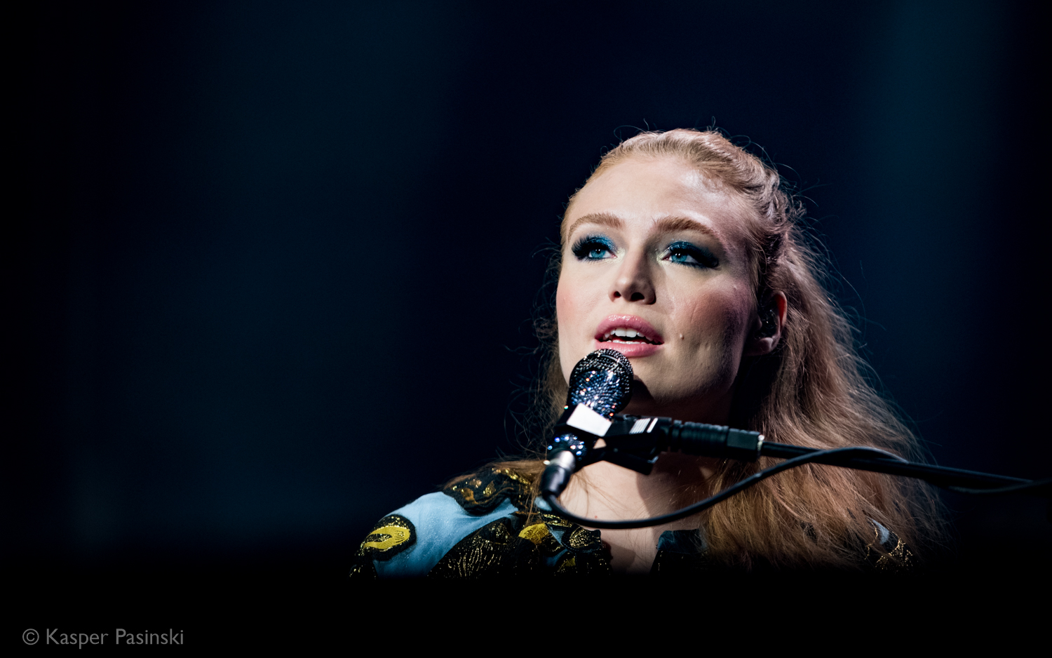 Glasse Factory - Freya Ridings – upcoming superstar live in Vega ...