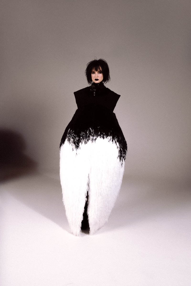 Poppy Debuts New Holiday EP, “A Very Poppy Christmas” - Glasse Factory