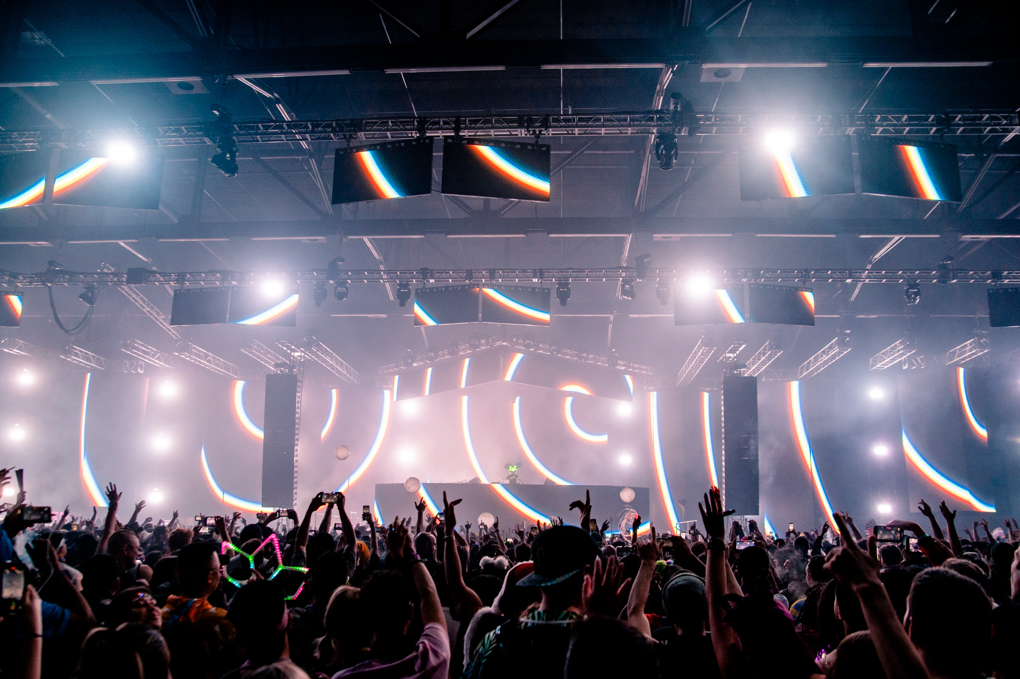 Glasse Factory - Lights All Night Lights Up Dallas Market Hall on Night ...